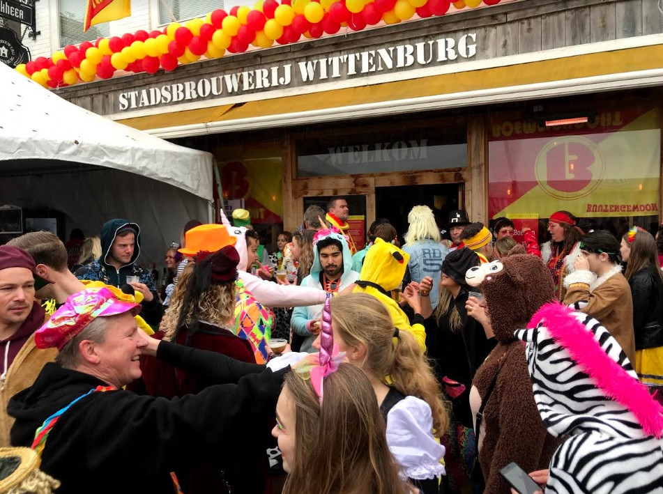 Frühshoppen op de Markt in Zevenaar gaat door: kroegen zetten grote ...