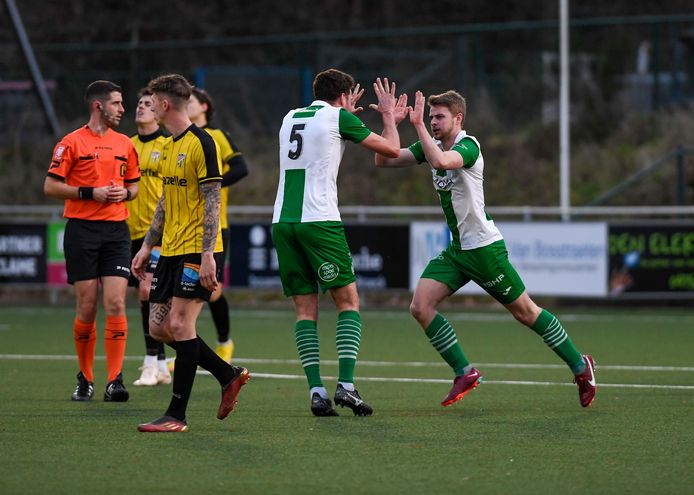 Invaller Arne Knollenburg bezorgt RC Mechelen met rake kopbal laat punt ...
