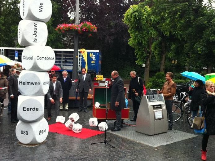 Lintje Toon de Hair na onthulling Werpverzen | Wijchen/Beuningen ...