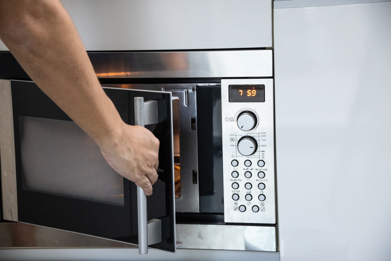 Getest: Dit is de beste inbouw-combimagnetron | Foto | AD.nl