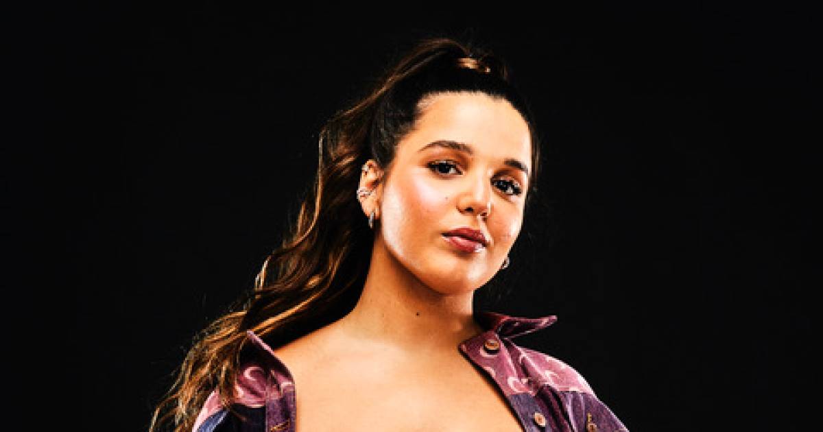 Nummer zangeres Amina ging viral, wat staat haar nu te wachten? ‘Sta in ...