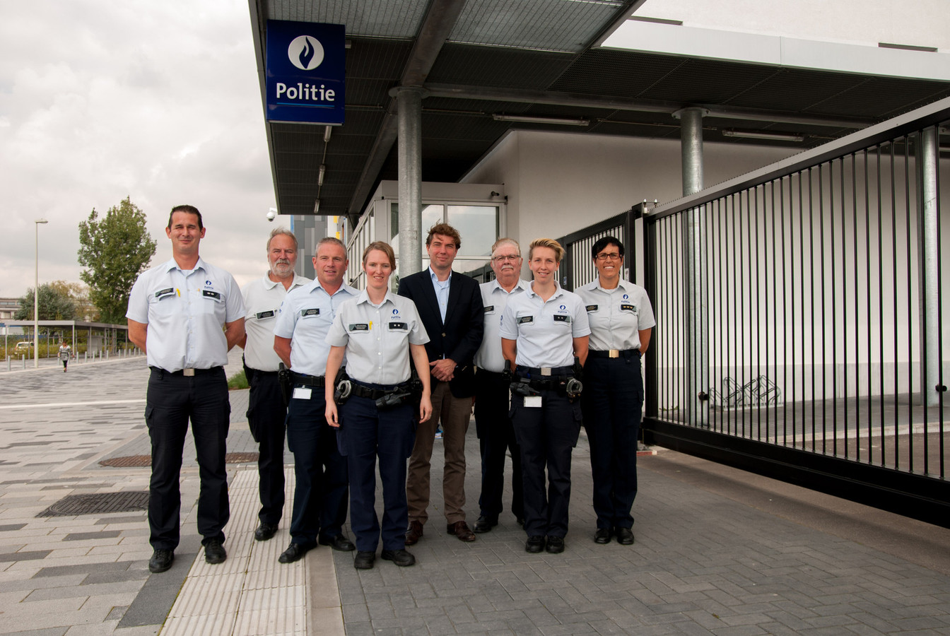 Politie stelt wijkagenten voor in nieuwe campagne | Foto | hln.be