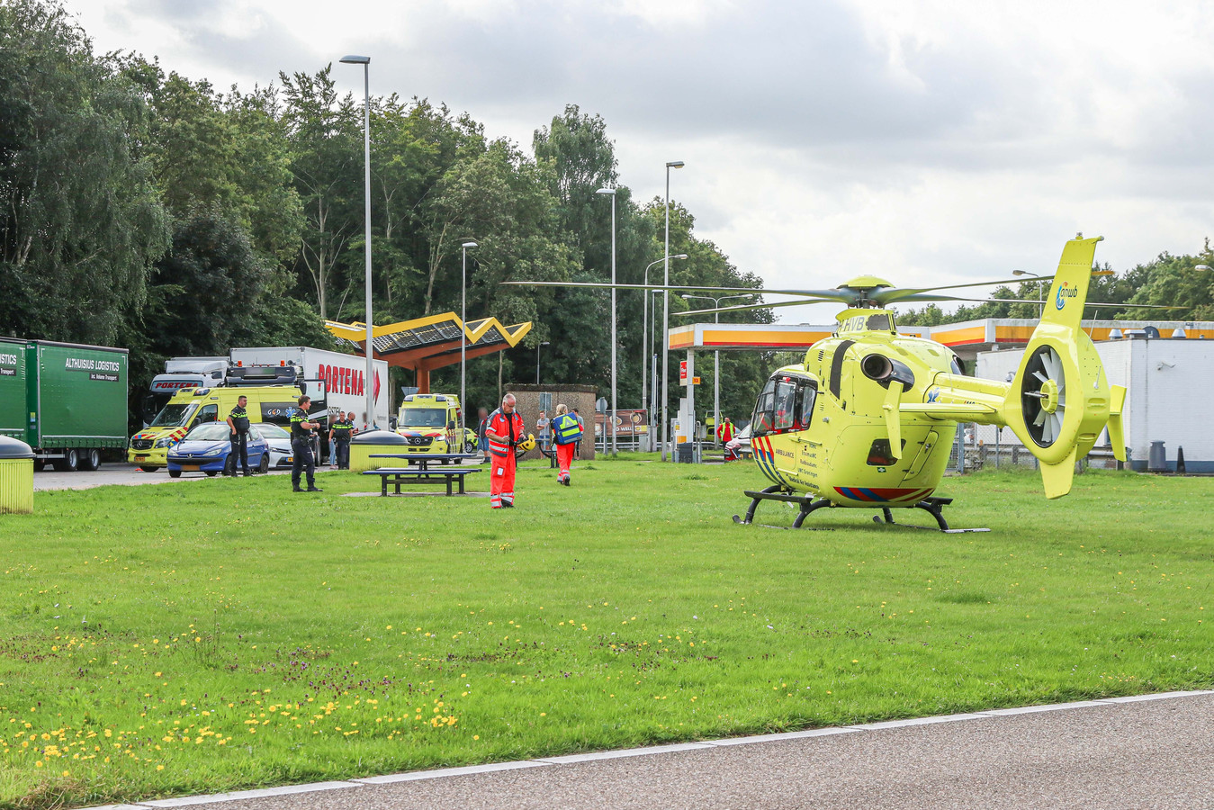 Jongetje na plaspauze bij tankstation langs A6 bij Bant geraakt door ...