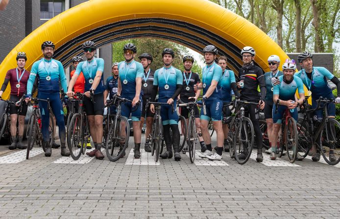 IT-bedrijf spotit fietst 10.000 euro bij elkaar voor Zelfmoordlijn ...