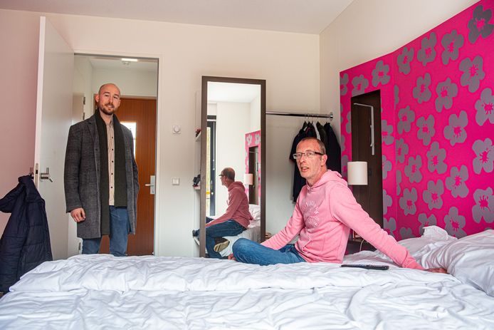 Zo moeten daklozen veilig blijven voor corona: slapen in het hotel van ...