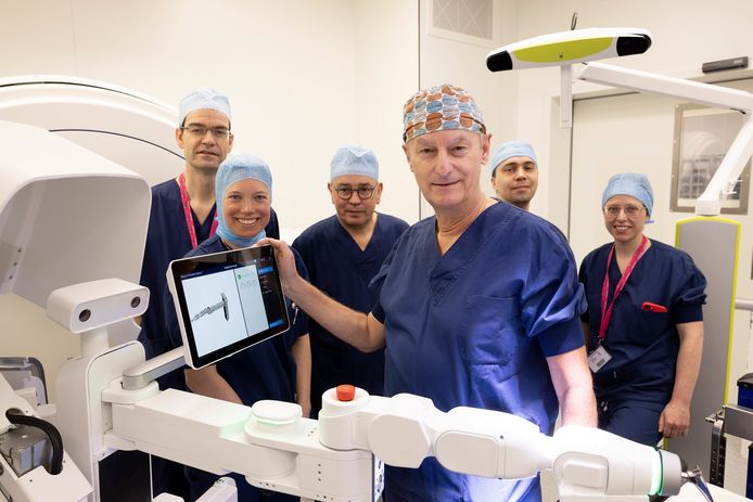Nieuwe robot voor rugchirurgie in Vitaz: “Minder stress voor chirurg en ...