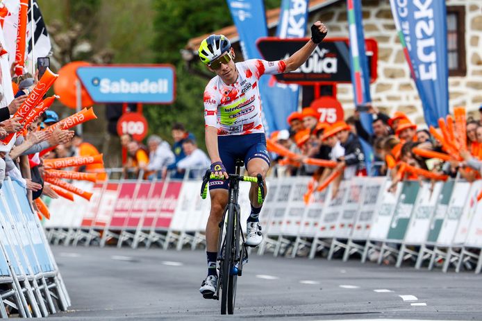 Louis Meintjes wint onthoofde bergrit in Ronde van het Baskenland, die ...