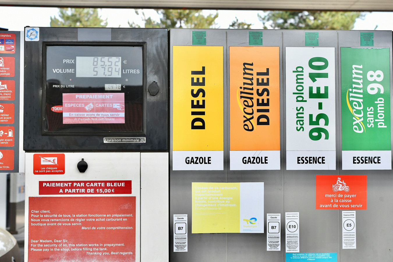 200 meter aanschuiven voor goedkopere Franse tankbeurt: “Als de ...