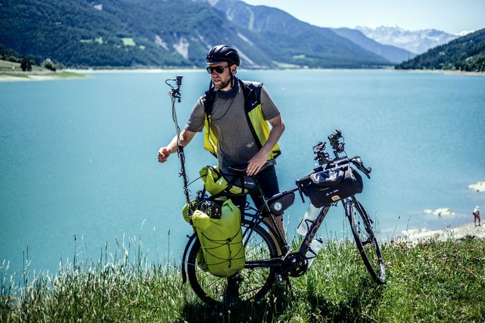 Fietsende reporter Wouter Deboot (40) trok maand lang ‘Met de wind mee ...