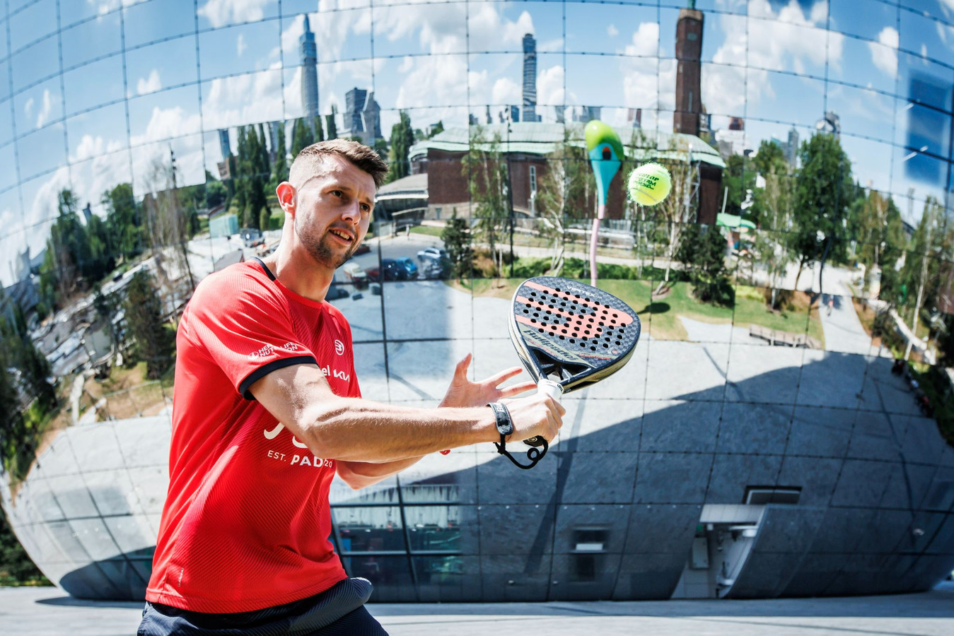 In Delfshaven wordt stadion uit de grond gestampt voor groot ...