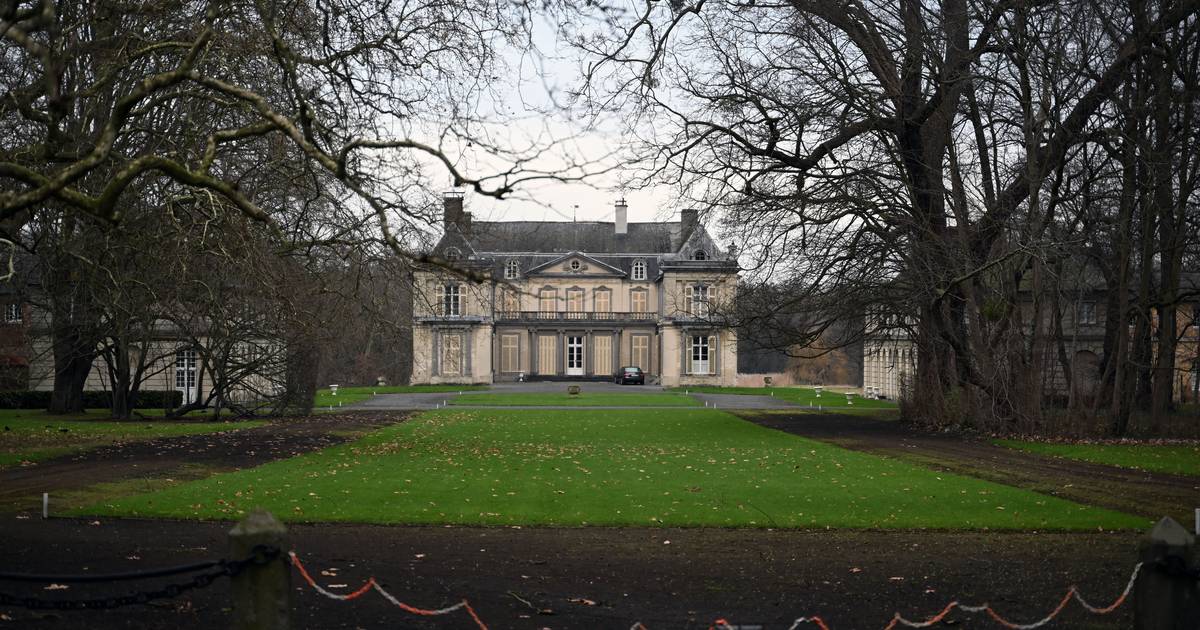 Markant Herzele keert Belgische adel binnenste buiten | Herzele | hln.be