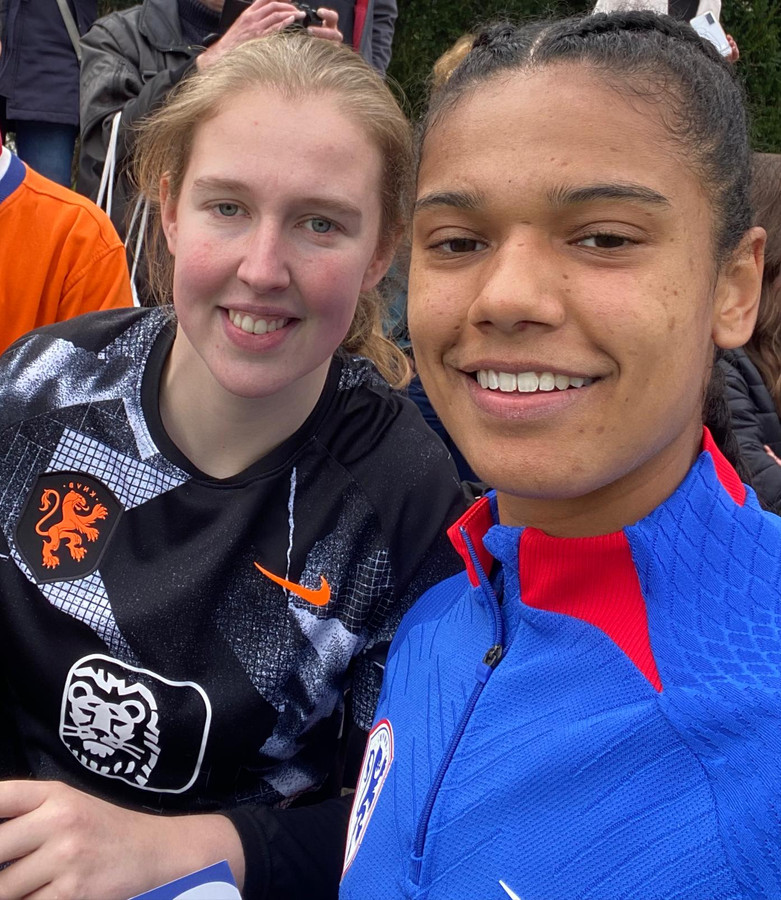 Voetbalgekke vrouwen uit Gemert en Best gaan liever naar WK dan iedere ...