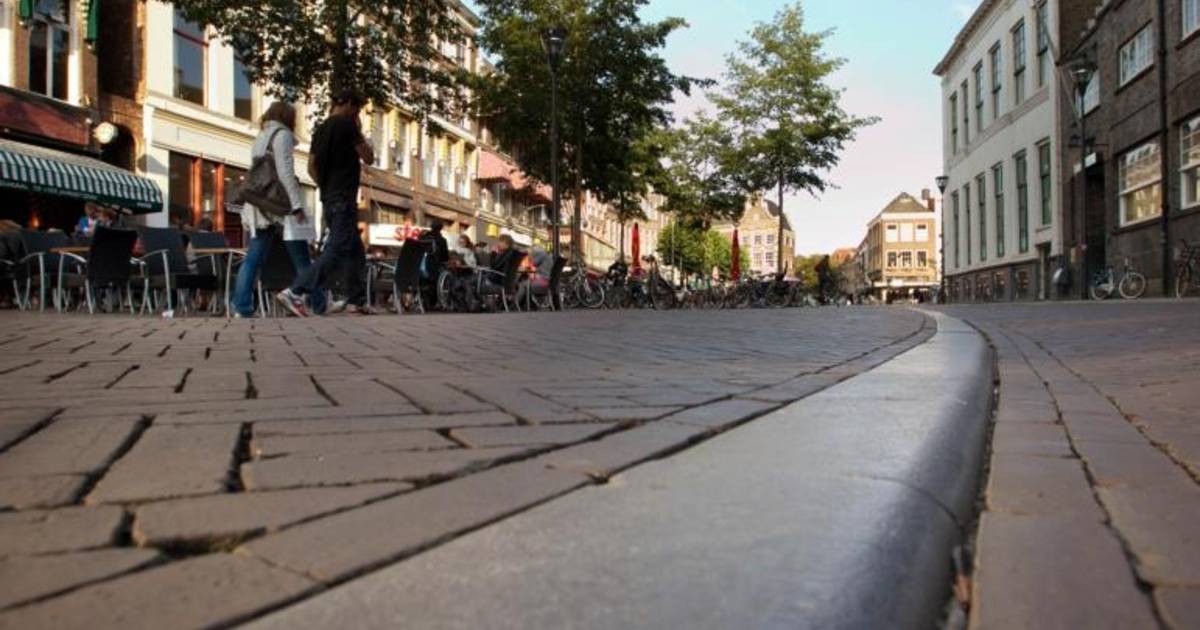 Grijze glijgoot op de Melkmarkt | Zwolle | destentor.nl