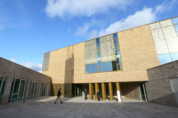 Turken dolblij met bijna opgeleverde moskee Ede (video) | Ede ...