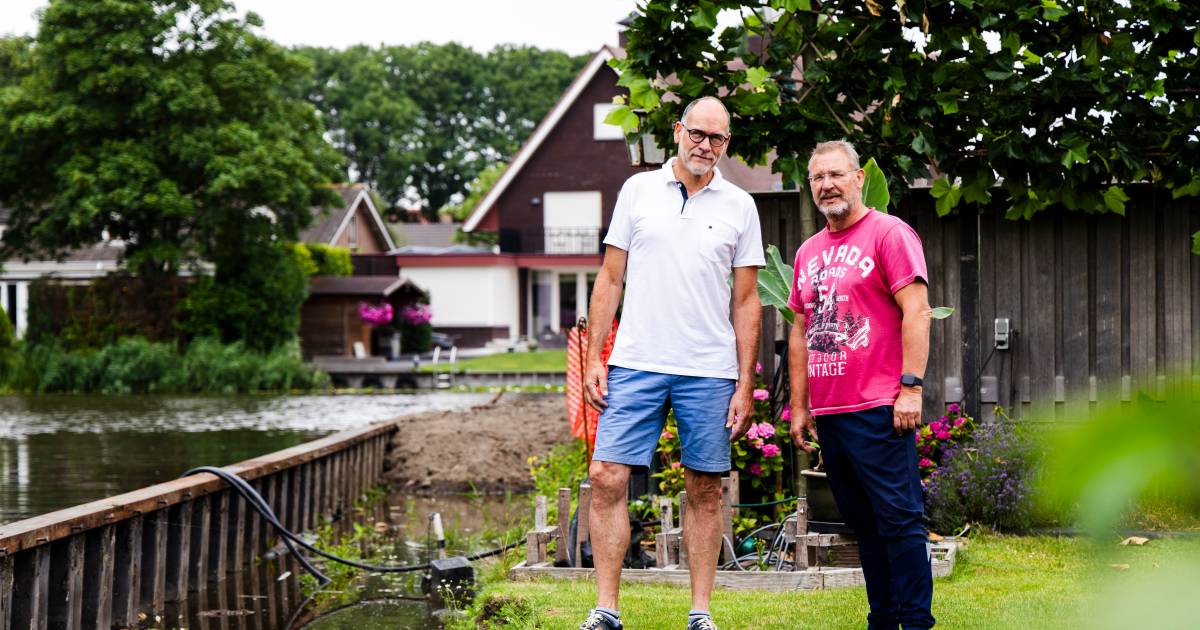 Nieuwe damwand komt in achtertuin van Roelf en Hans: ‘Kijken uit op één ...