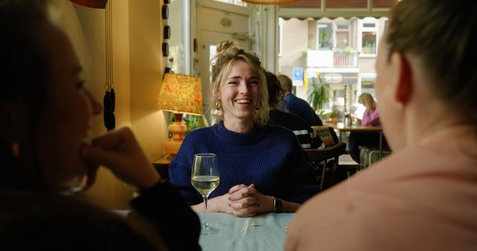 Anne (32) die vrienden zoekt overladen met reacties: ‘Met 100 mensen ...