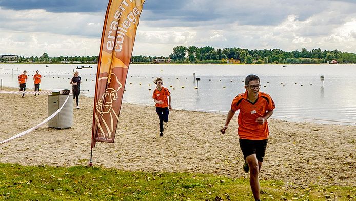 In hoog tempo langs de Noord Aa | Zoetermeer | AD.nl