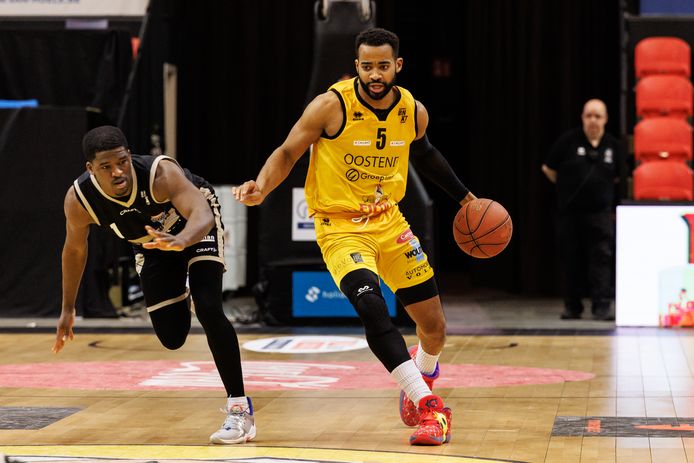 Phil Booth voelt zich uitstekend in het Oostende van coach Gjergja ...