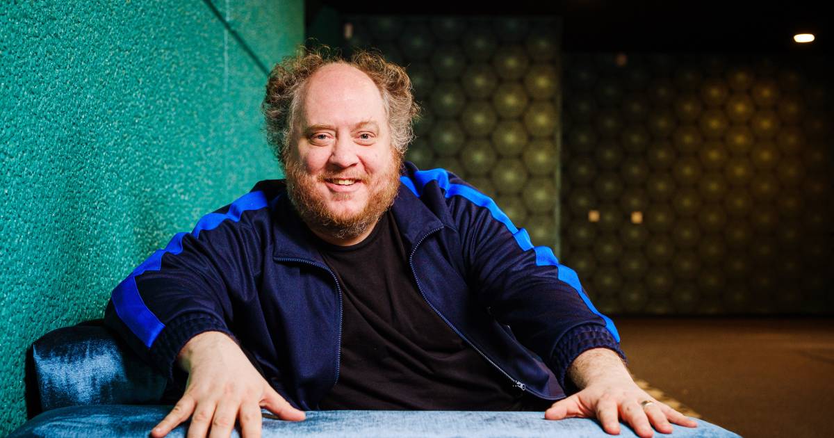 Dj Tim Op het Broek kan en wil naar Radio 2, maar werkgever Kink wil ...