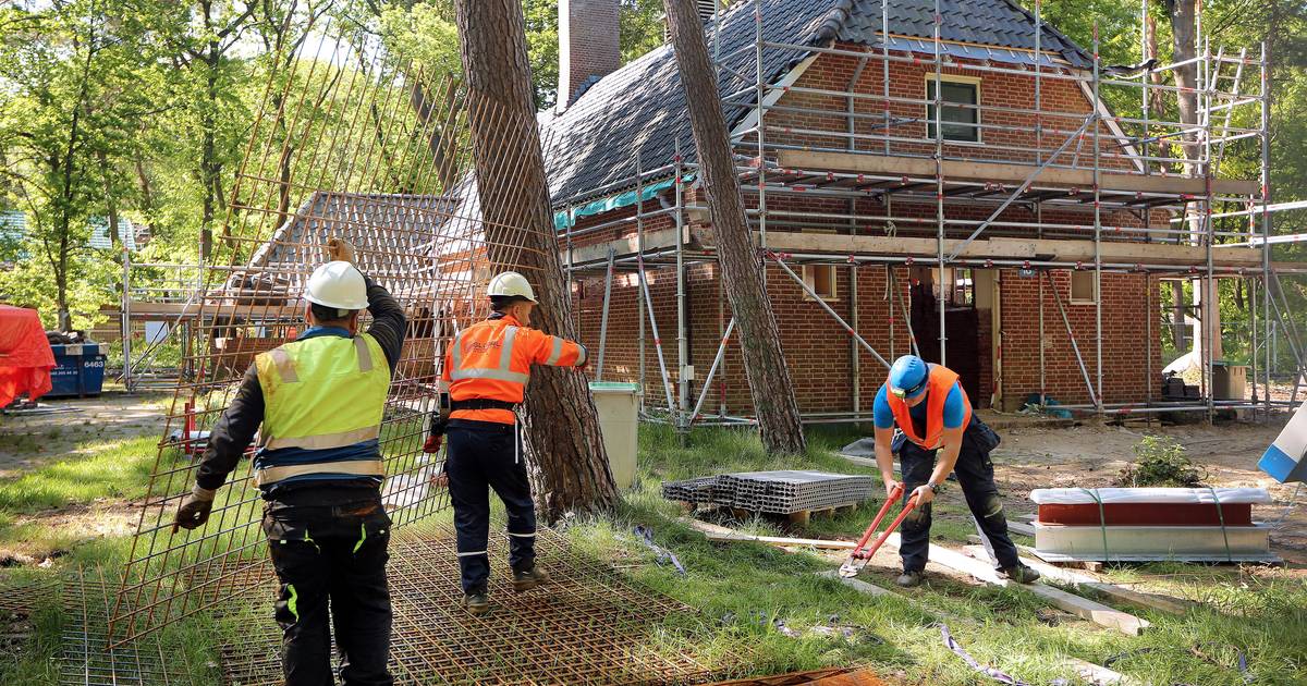 AZC in Gilze tijdens verbouwing volgepakt met 1200 bewoners | AZC Gilze ...