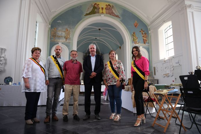 Provinciegouverneur op bezoek in pas gerestaureerde kerk van Hever: “Cultuurruimte voor ...