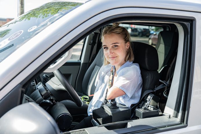 Ook zonder armen en benen weet presentatrice Eva Eikhout zich prima te ...