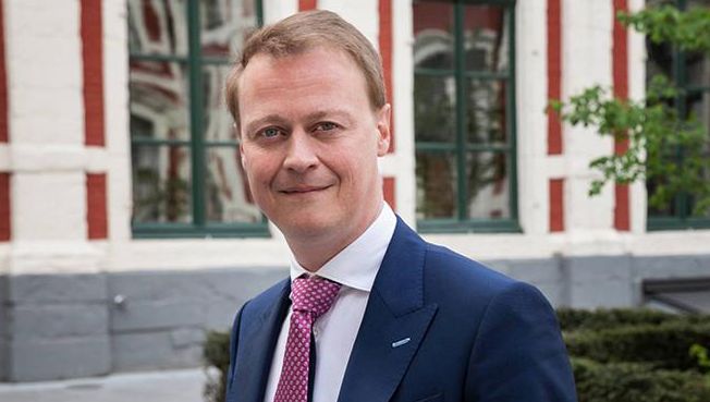 Ook Gentse schepen Christophe Peeters stapte in gecharterde vlucht ...