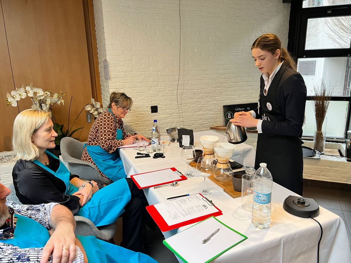 Jonge barista’s strijden om hoofdprijs in hotelschool Ter Groene Poorte ...