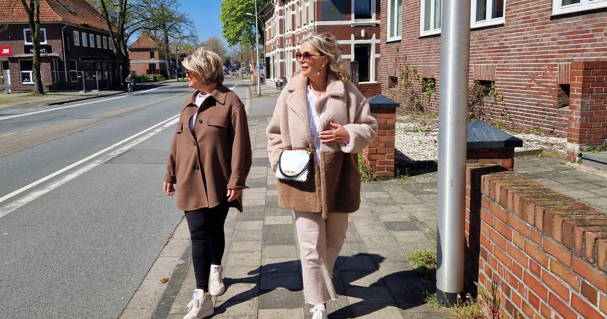 Speurhonden besnuffelen speeltje en volgen hun neus: waar is Ollie ...