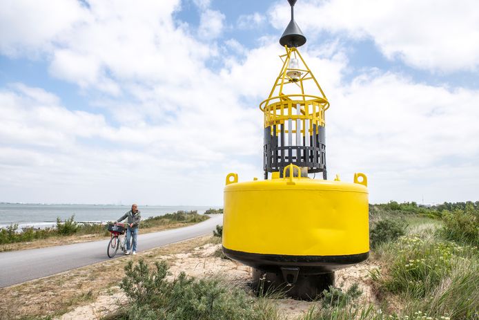 Kardinale boei officieel geplaatst | Sluis | pzc.nl