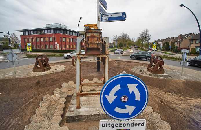 Van wie zijn toch die oude machines op rotonde in Veghel? | Uden ...