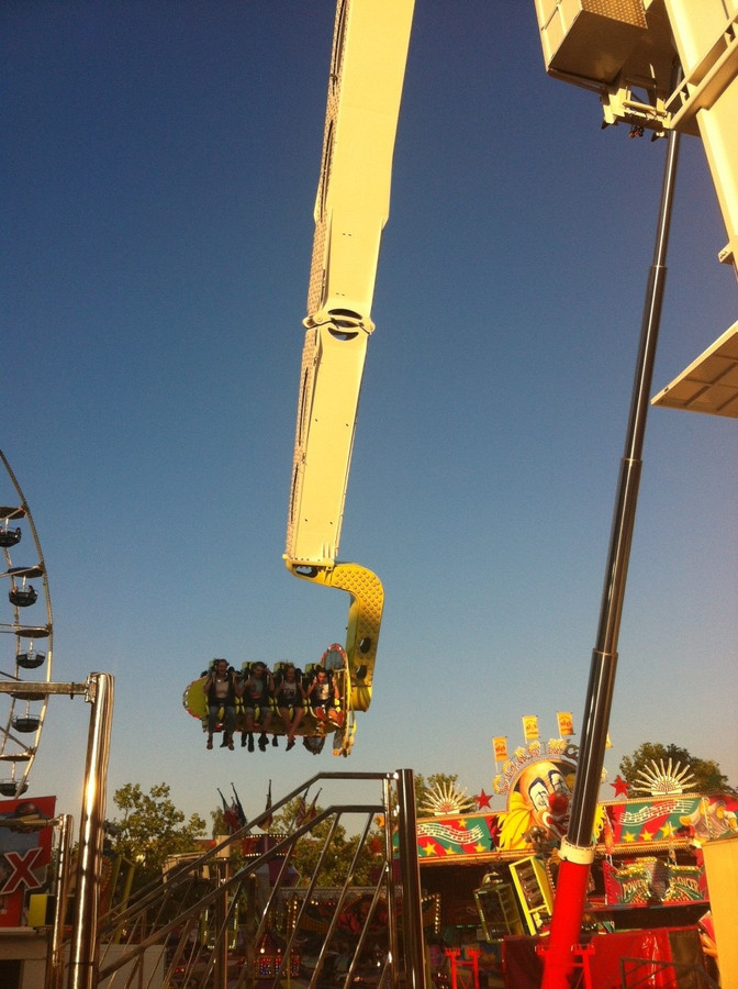 V Maxx Booster en Tiroler Dorp beste attracties op kermis Uden | Foto ...