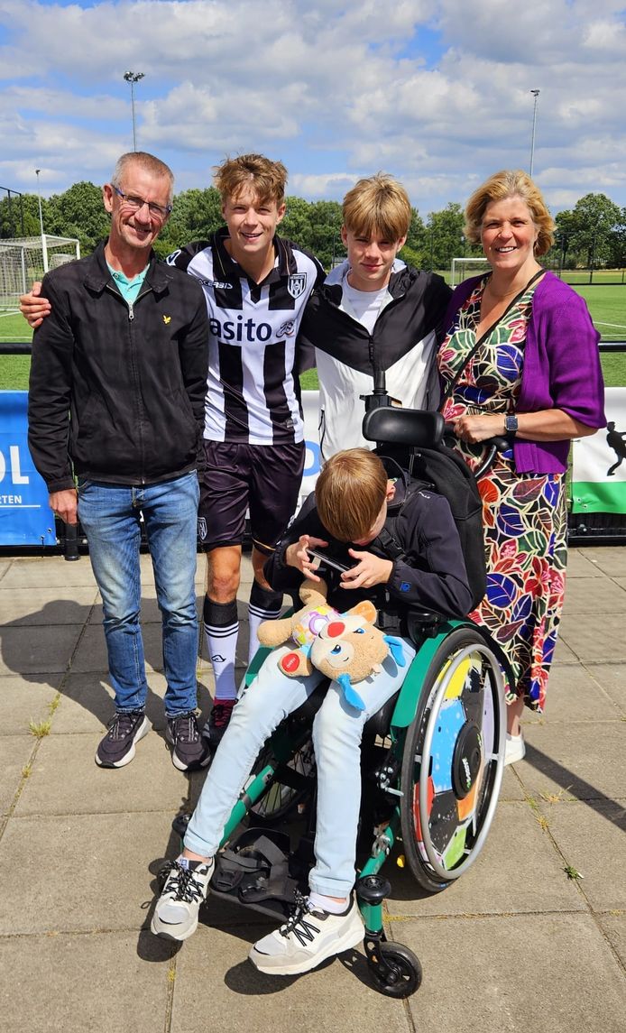 Zonder rolstoelbus stort het leven van Kay uit Raalte (en zijn familie ...
