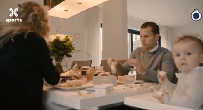 Binnenkijken bij Ruud Vormer thuis: ontbijt met Gouden Schoen op tafel ...