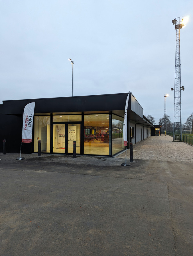 Racing Waregem neemt nieuw kleedkamercomplex in gebruik | Foto | hln.be