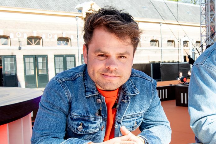 Van Velzen, Glen Faria en Tania Kross mentoren in Zing! | Show | AD.nl