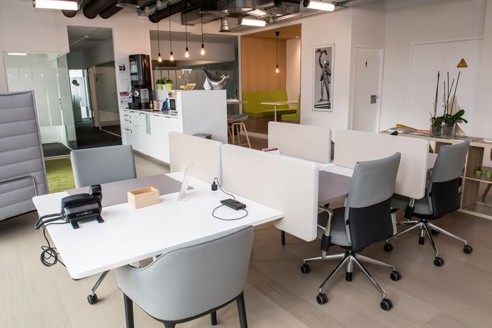 Regus stelt coworkingplekken gratis open als blokplek | Roeselare | hln.be