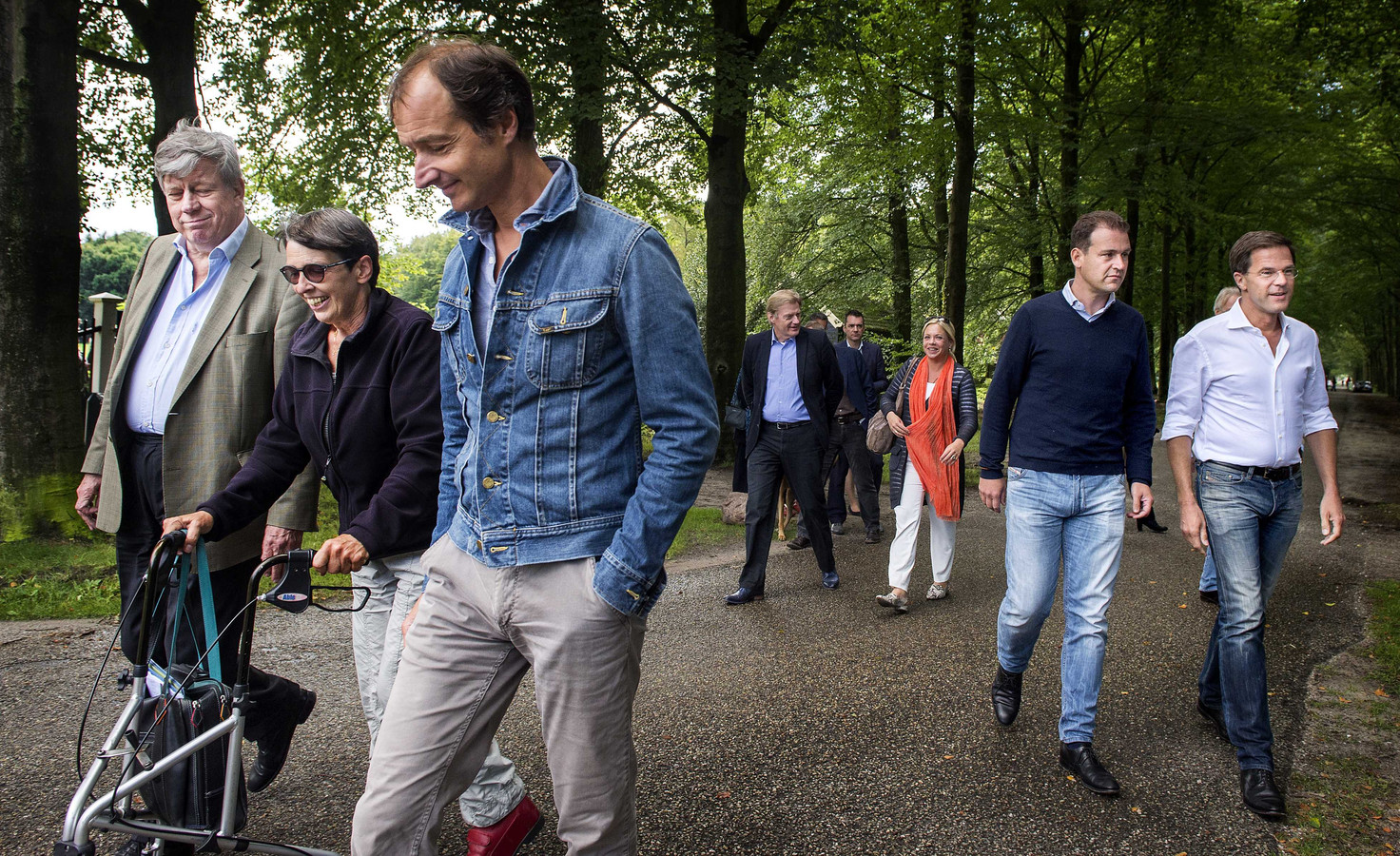 Rutte in de regio: 10 opmerkelijke beelden van premier in Twente | Foto ...