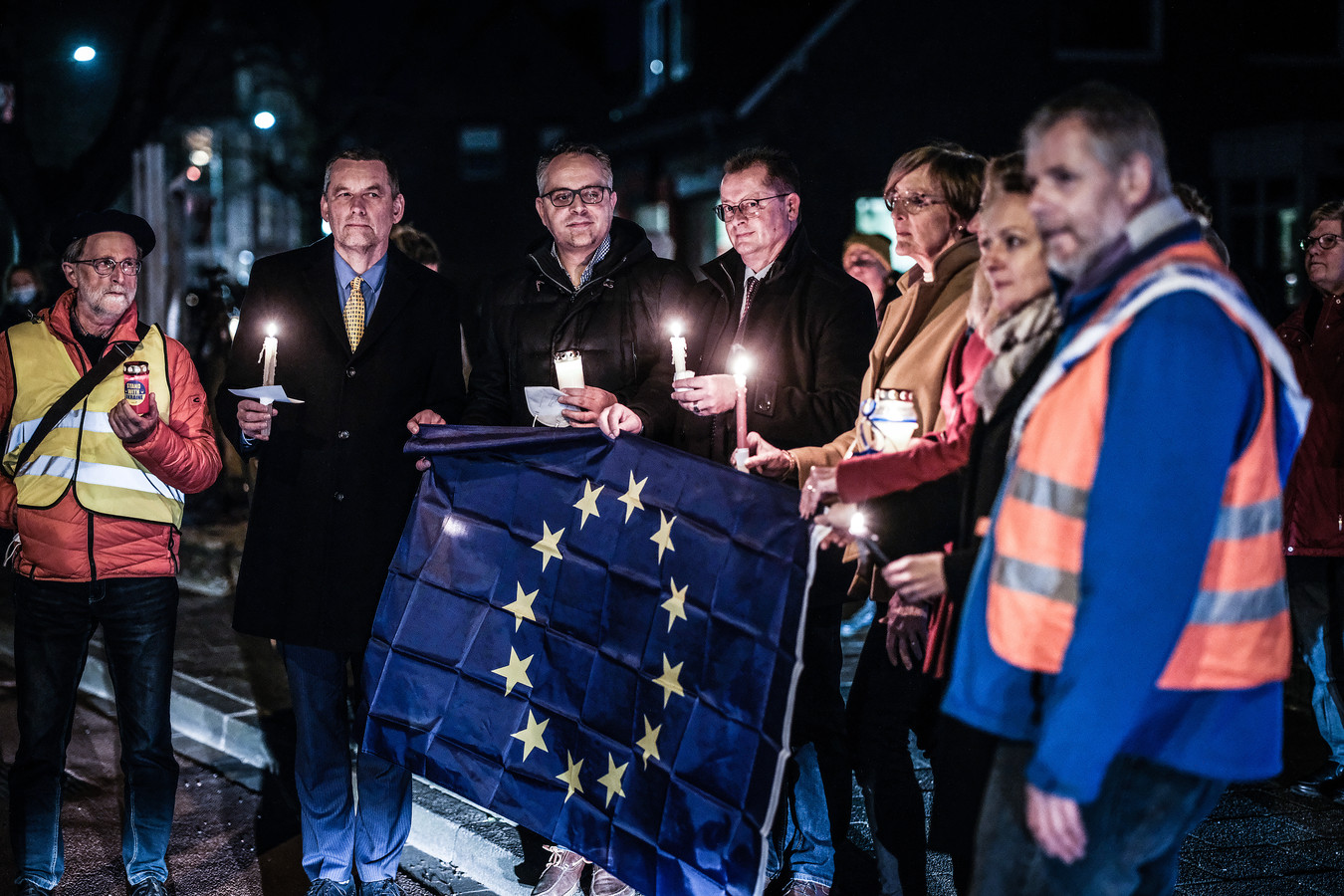 Menselijke keten op Nederlandse-Duitse grens uit solidariteit met ...