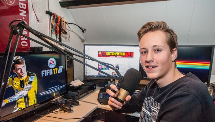 17-jarige bereikt mijlpaal; 100.000 abonnees op zijn YouTubekanaal ...
