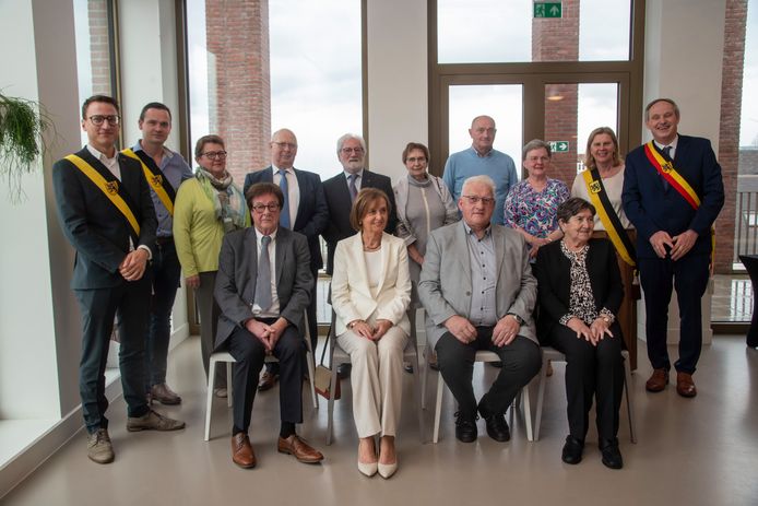 Gemeente zet huwelijksjubilarissen voor het eerst samen in de bloemen ...