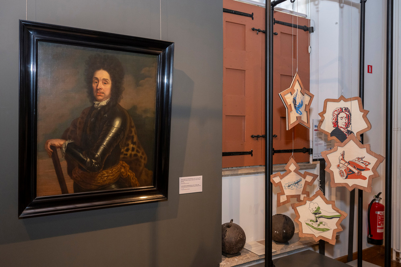 Menno van Coehoorn komt thuis in het Markiezenhof en neemt zijn eigen ...