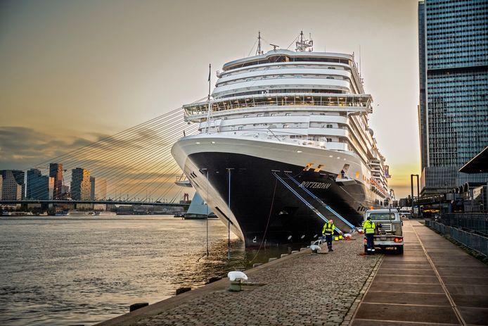 De Rotterdam maakt bijzondere reis van New York naar Rotterdam: aan ...
