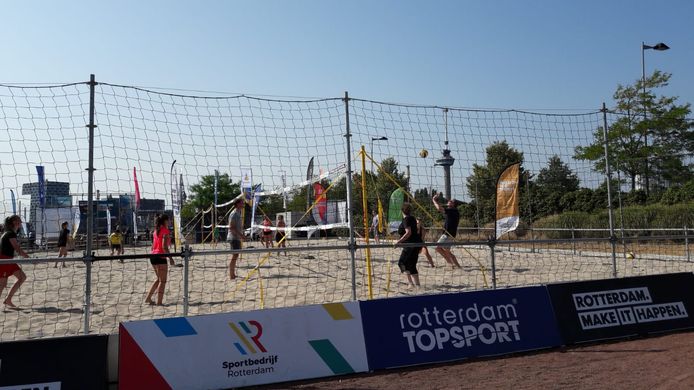 Rotterdam kijkt terug op mooie beachvolleyweek | Rotterdam | AD.nl