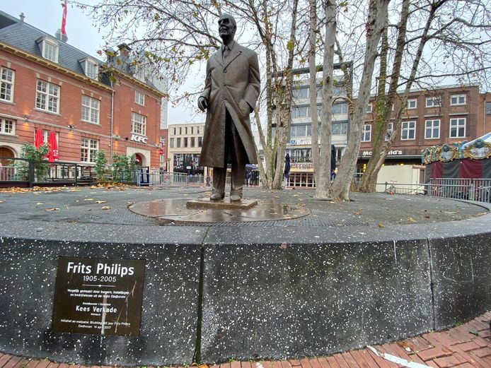 Naast de wat brave Anton en Frits Philips wordt een beeld van Gerard ...