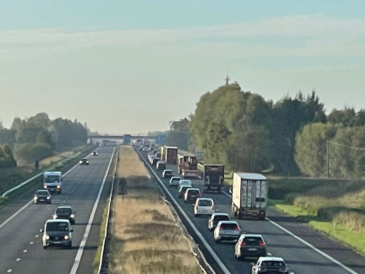 Moeilijke ochtendspits op E403 rond Lichtervelde door botsing 9 wagens ...