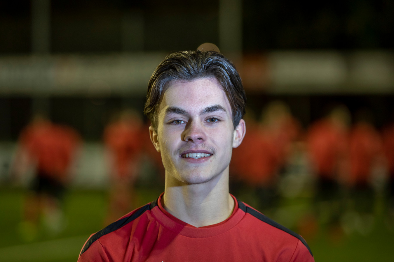 Als jochie juichte hij voor DOVO 1, nu staat Noah Staal zelf op het veld | Foto | gelderlander.nl