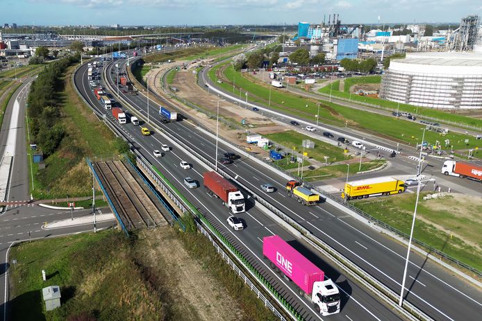 Files op de A15 zorgen voor boosheid: dit moet je weten over de lastige ...