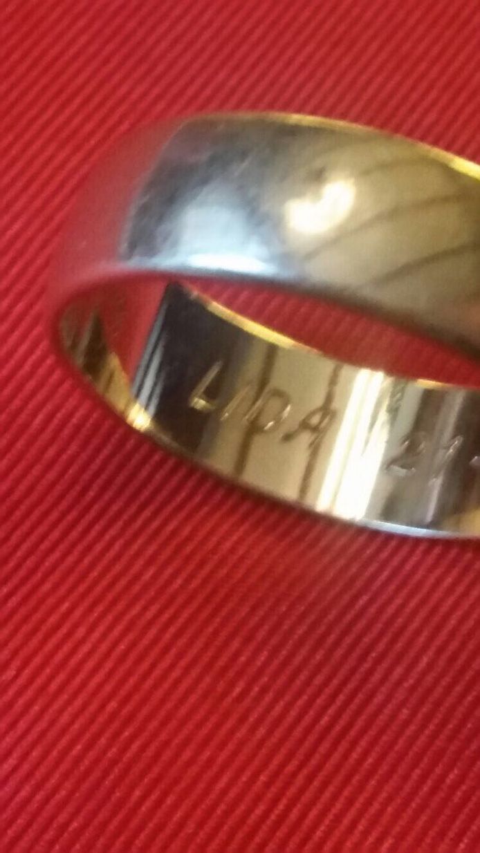 Stomerij vindt trouwring in knopendoosje, eigenaar (nog) onbekend ...