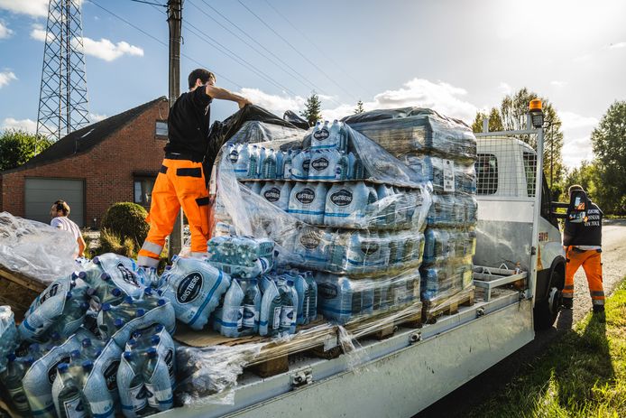 Bewoners Mendonk krijgen drinkwater in flessen na problemen met roest ...